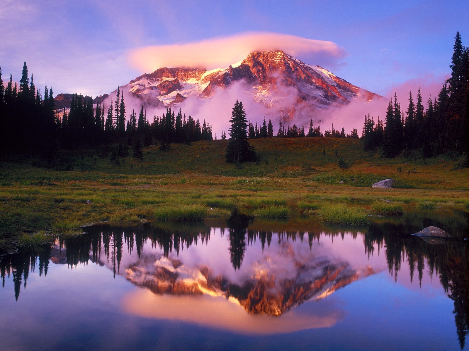 Wallpaper Gratis De Paisaje Con Lago Y Montañas En Hd